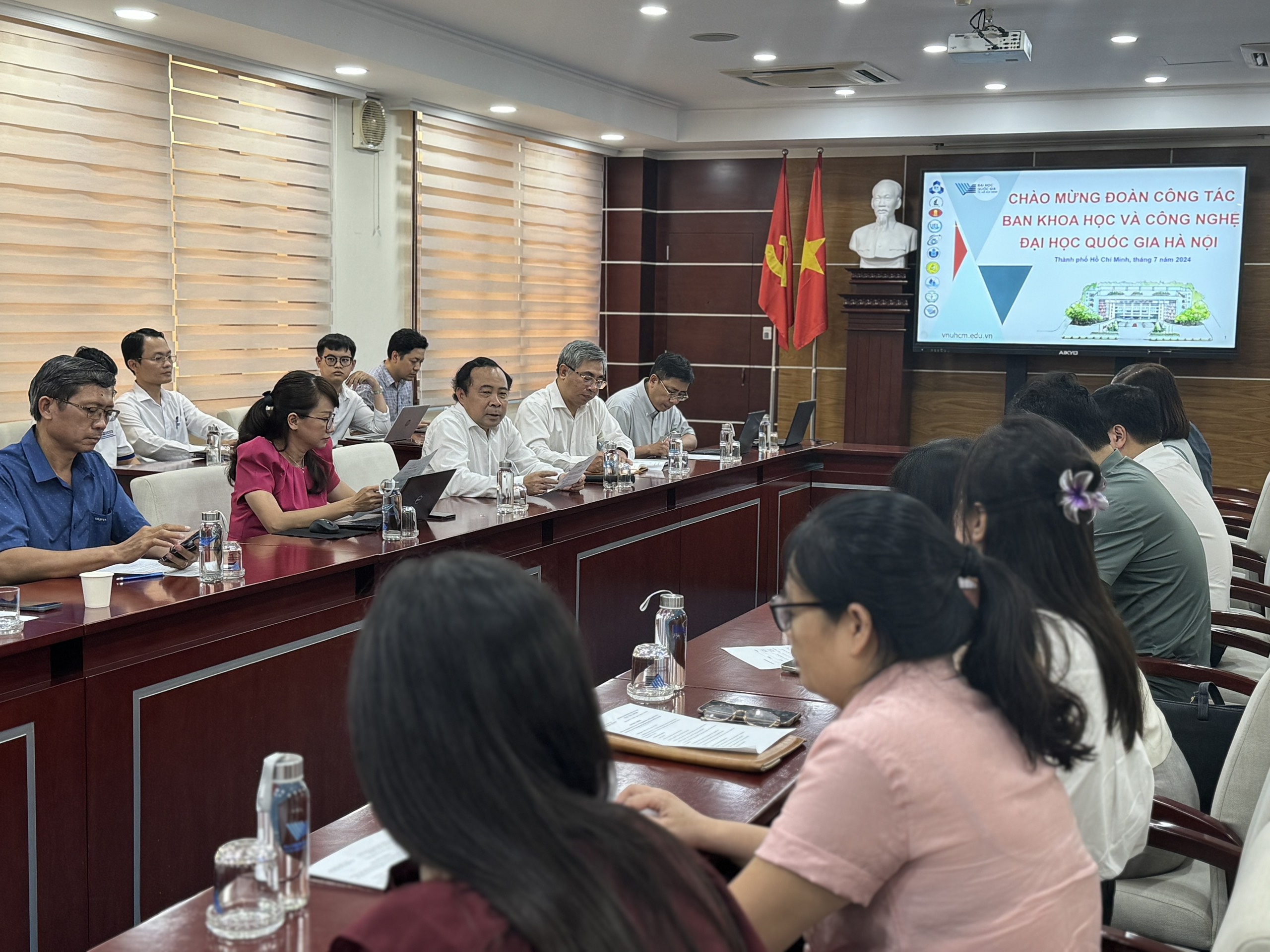 Working session between the Department of Science and Technology of Vietnam National University ...